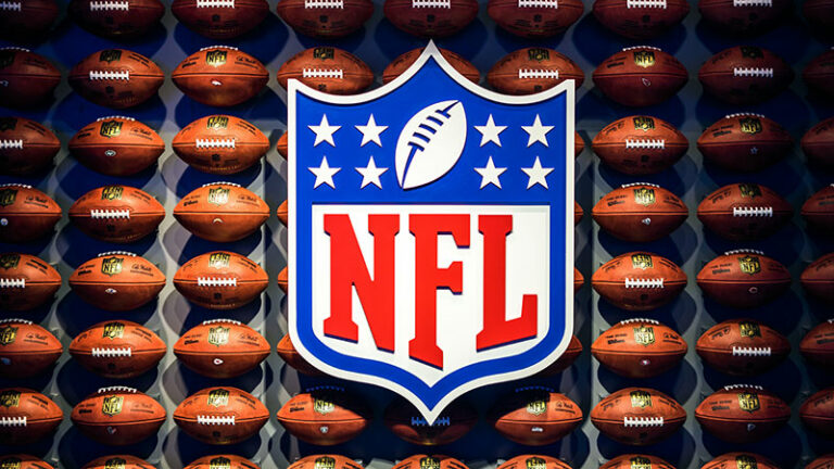 How To Watch Football on Apple TV [2026 Pro or College] - Universal ...